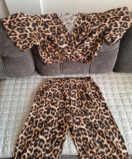 Komplet animal print vel s/m novo