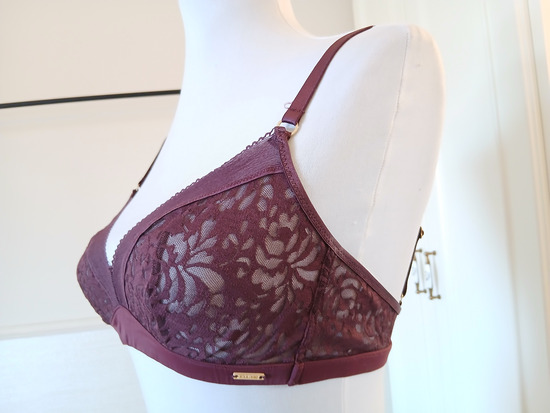 Nov brushalter Ella•M-s/m