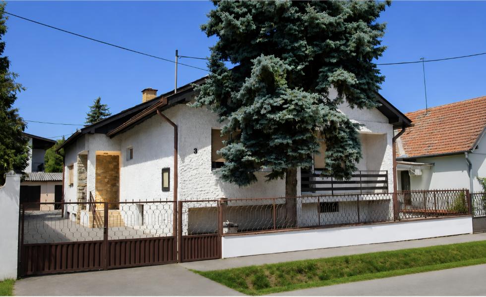 Vlasnik - kvalitetna kuća 198m2+garaža sa 2 mesta
Sombor