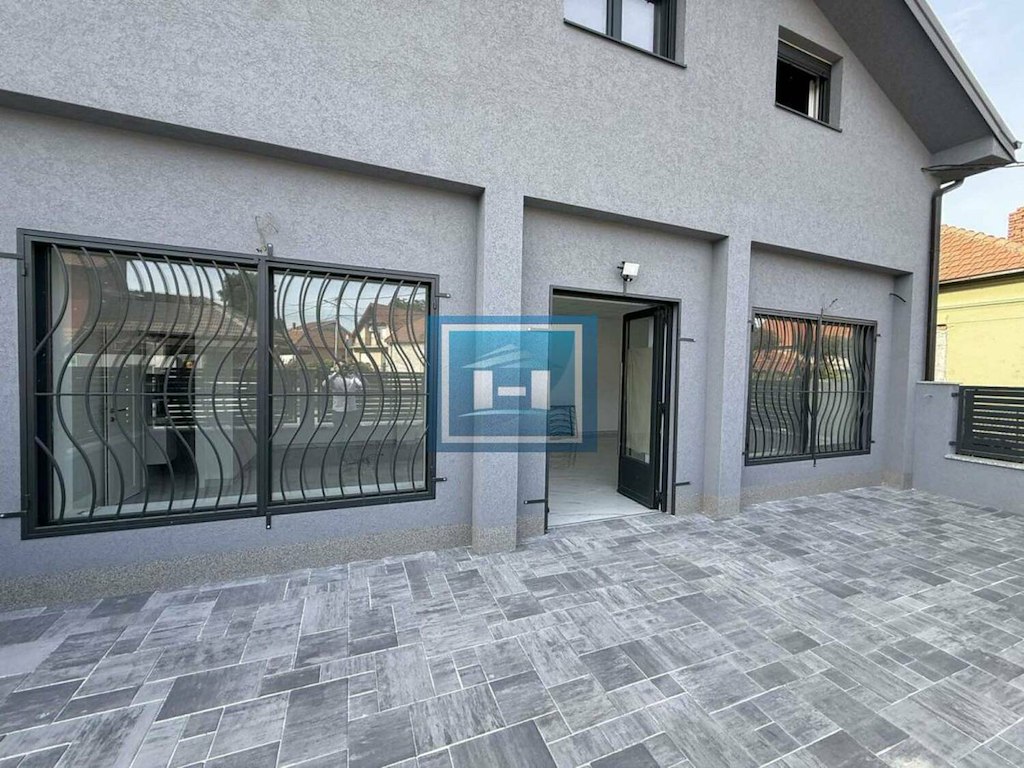 Poslovni prostor / Lokal, Ćuprija | Izdavanje · 56m² · 300€