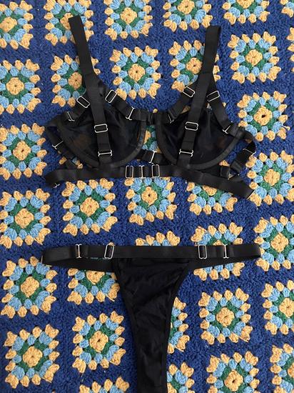 First date crni set