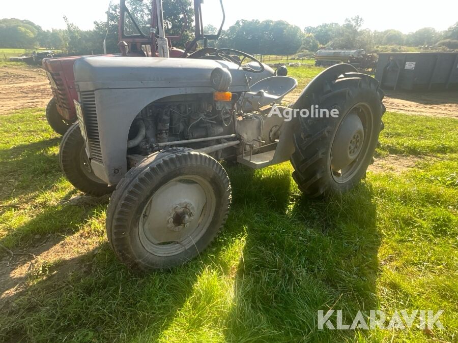 Prodaje se Ferguson TED traktor točkaš na aukciji