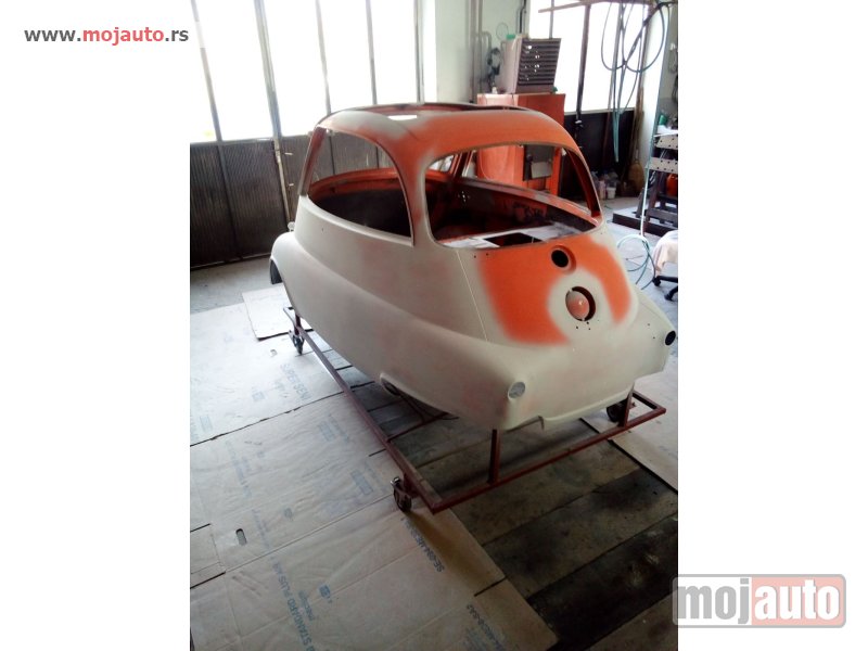 Na prodaju legendarni mikroautomobil BMW Isetta iz 1957. godine