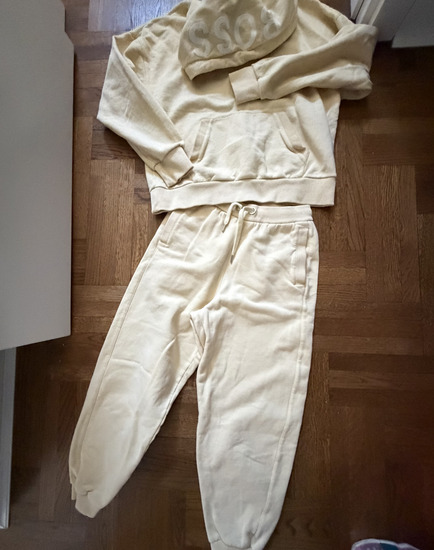 Boss trenerka s/m nova