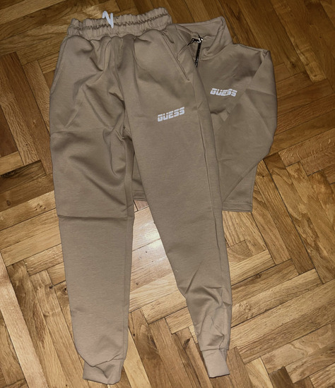 Guess trenerka
