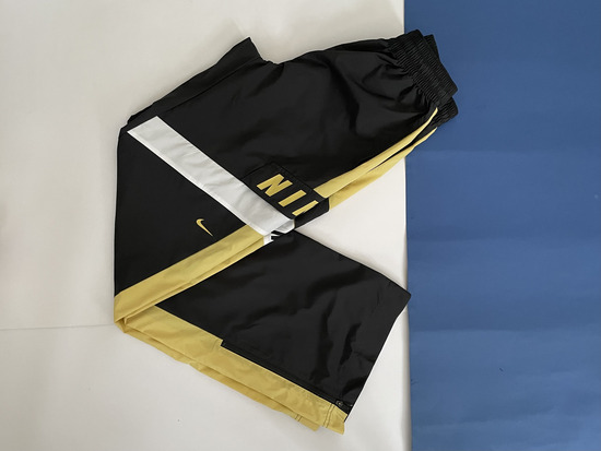 % 3.280 Nike original retro suskava trenerka