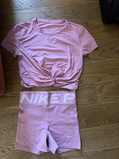 Nov kompletic nike pro sorc i majica