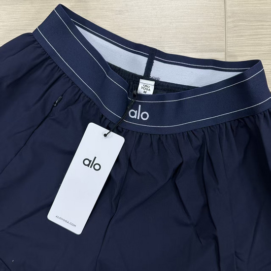 Alo Yoga shorts M velicina original