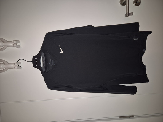 Nike maica