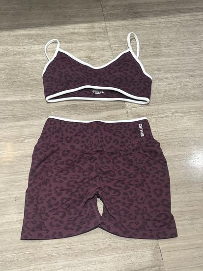 Dfyne set top + sorts