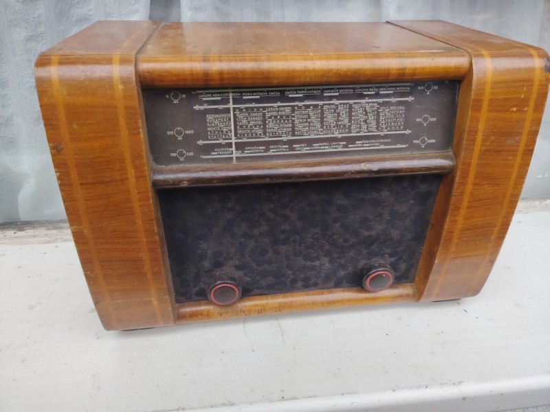 stari radio aparat KRAS-