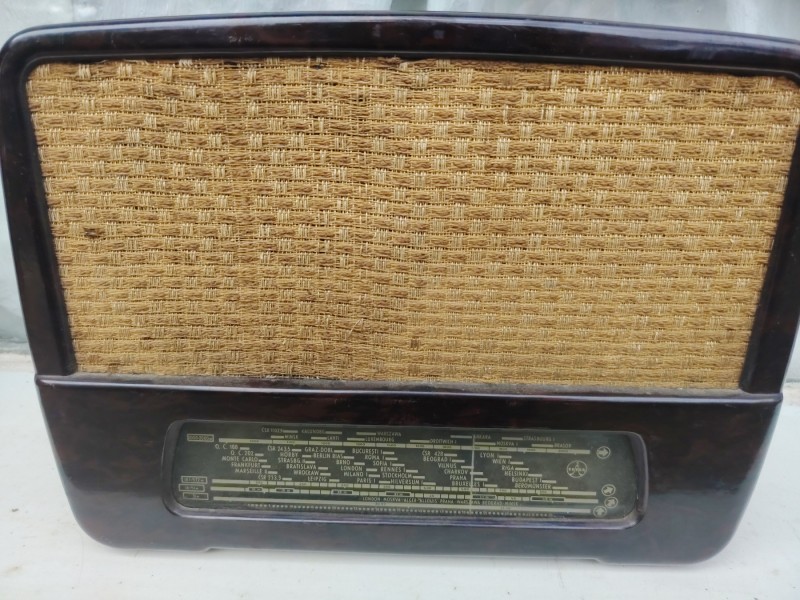 stari čegoslovački radio aparat