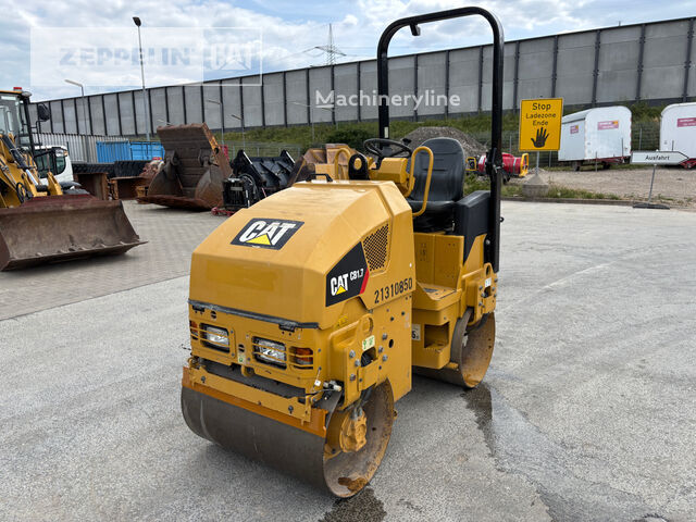 Caterpillar CB1.7 valjak za asfalt