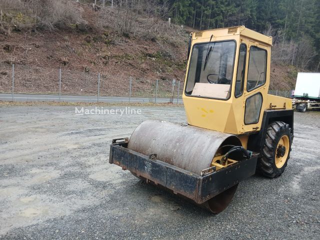BOMAG BW 142 D kompaktor s jednim valjkom