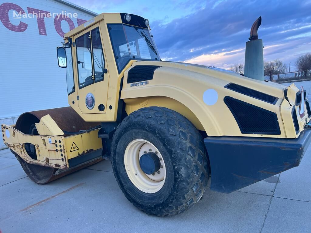 BOMAG BW 211 kompaktor s jednim valjkom