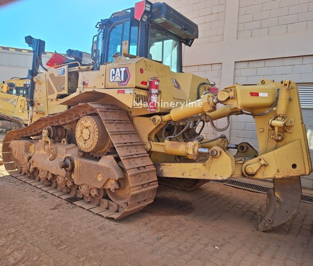 Novi Caterpillar D8T buldožer
