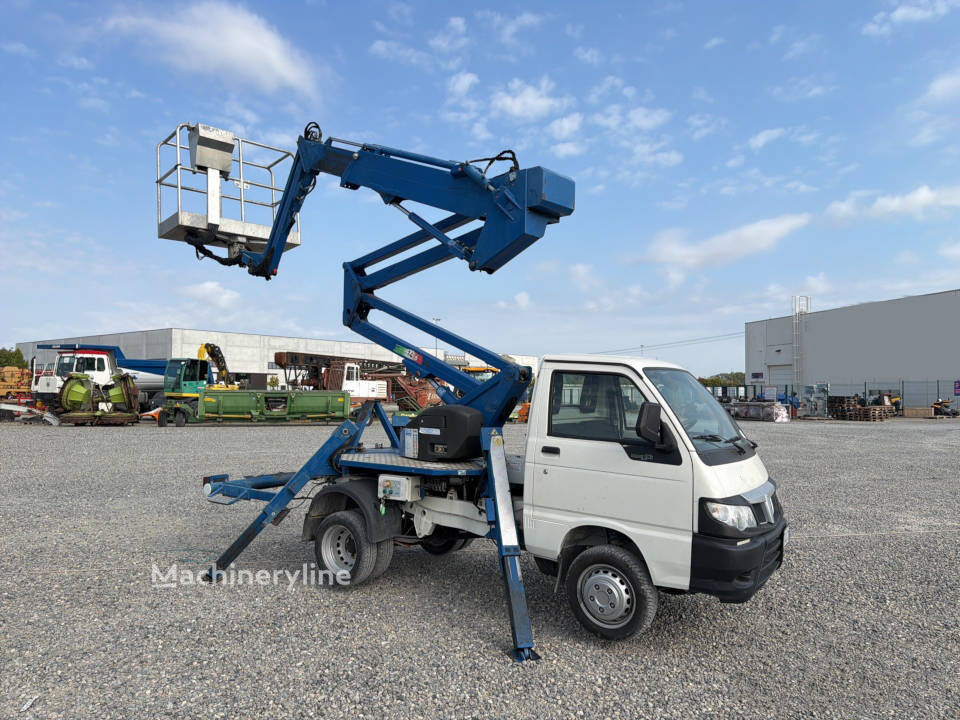 Piaggio auto dizalica s korpom