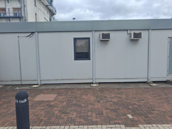 Prodaje se Containers bureaux aménagés stambeno-poslovni kontejner na aukciji