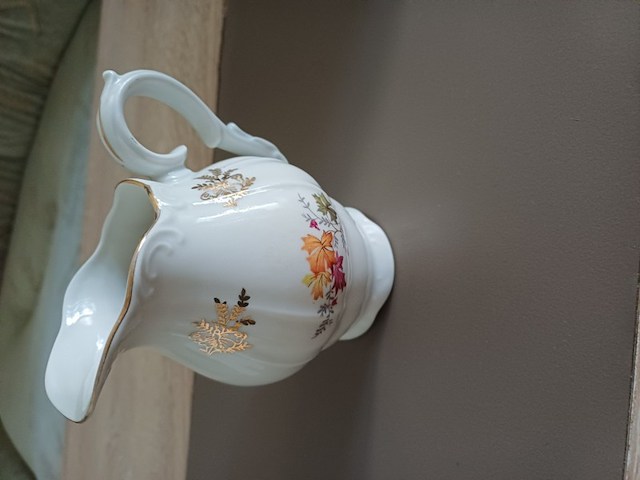 Porcelanski bokalčić vintage