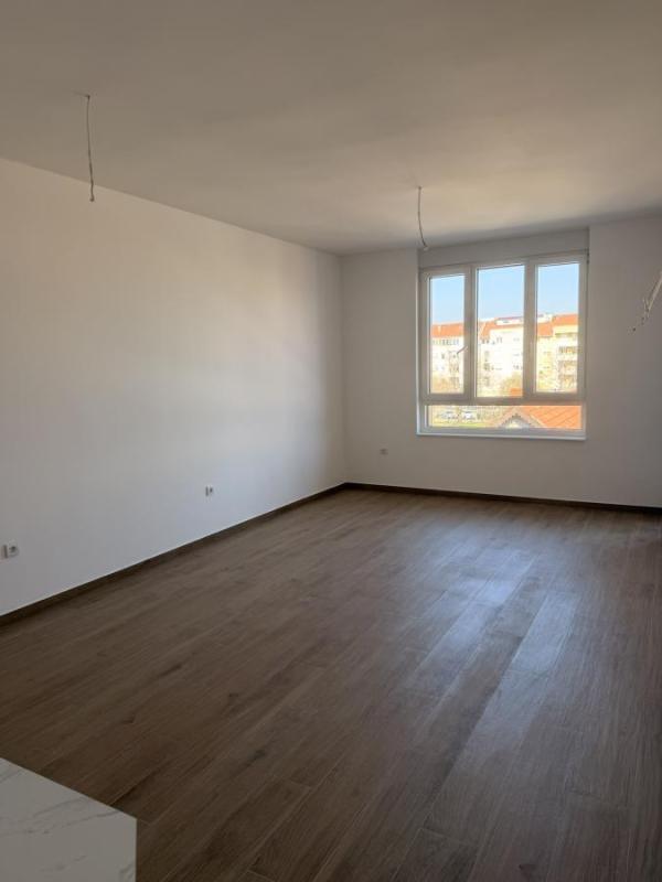 Trosoban stan na prodaju, 65m2, 179.000€