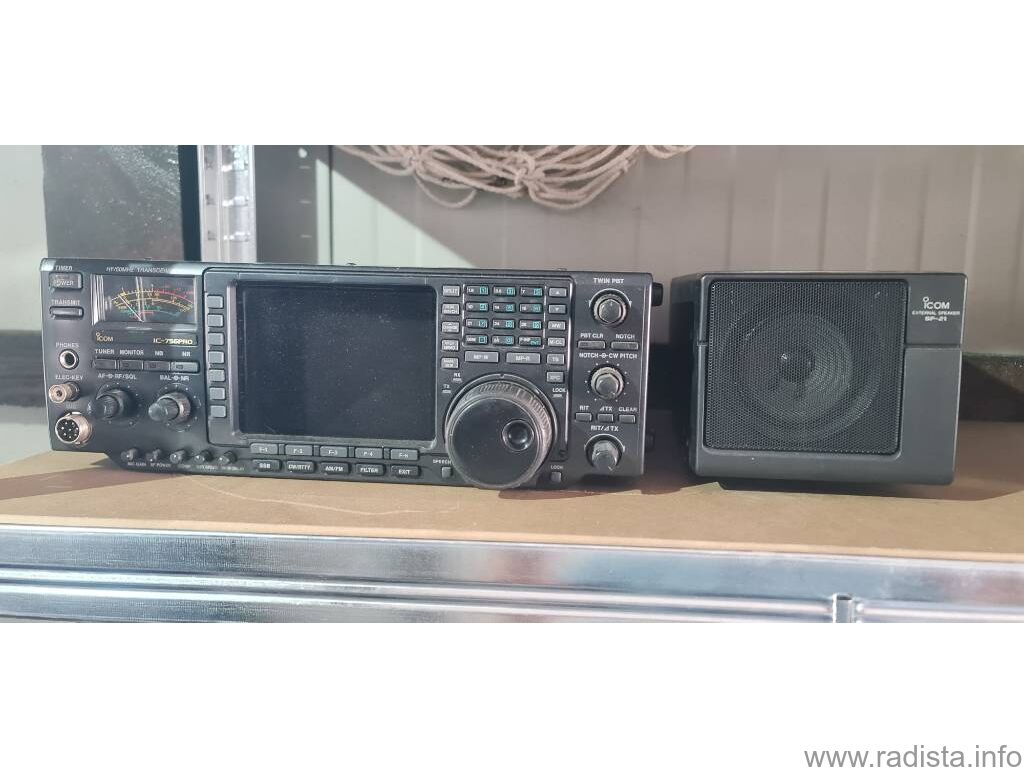 Icom 756pro sa ispravljacem, externim zvucnikom i pratecim interf