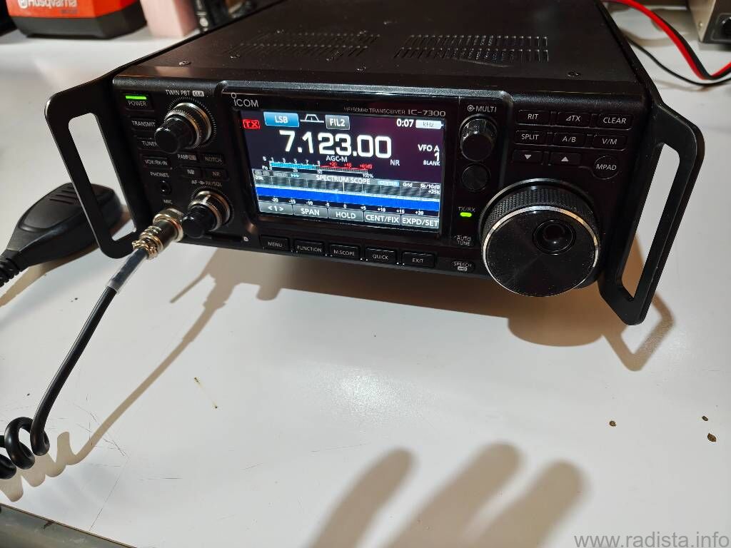 Icom IC-7300 Top Stanje
