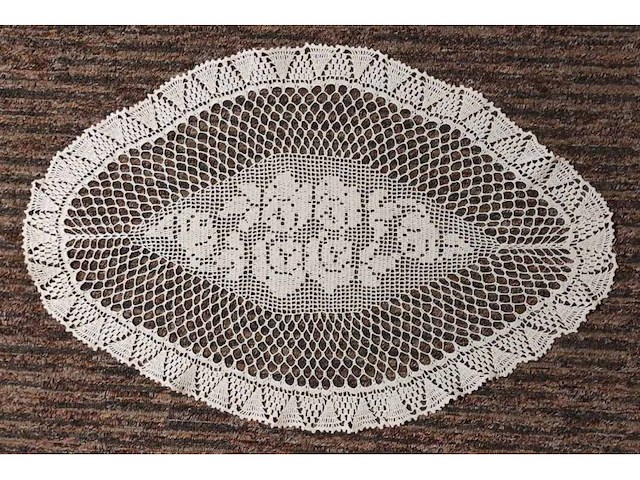 Vintage ručno heklani milje 70x45 (Kao nov)