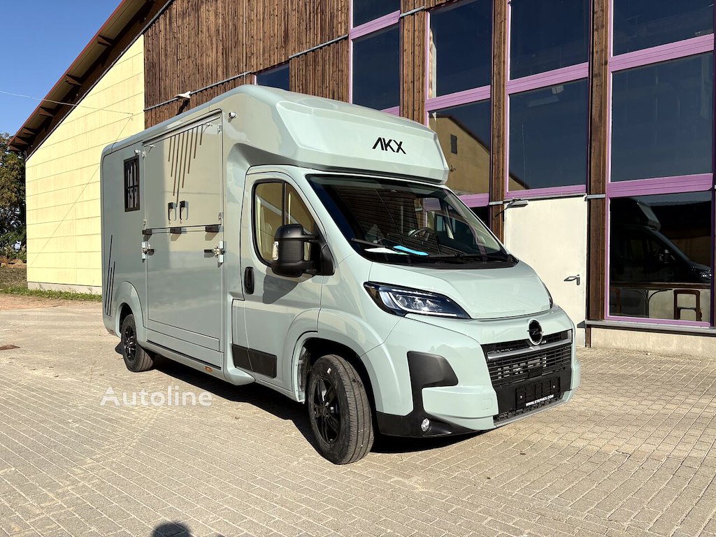 Novi Renault Master vozilo za prevoz konja