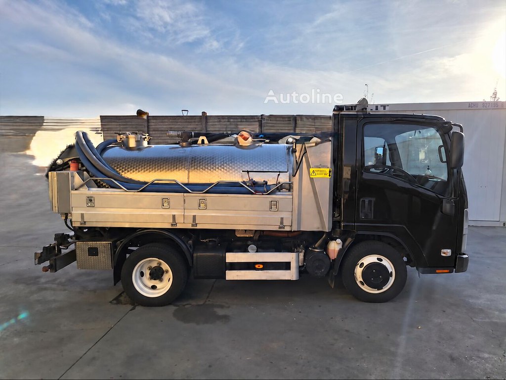 Isuzu autofekalac