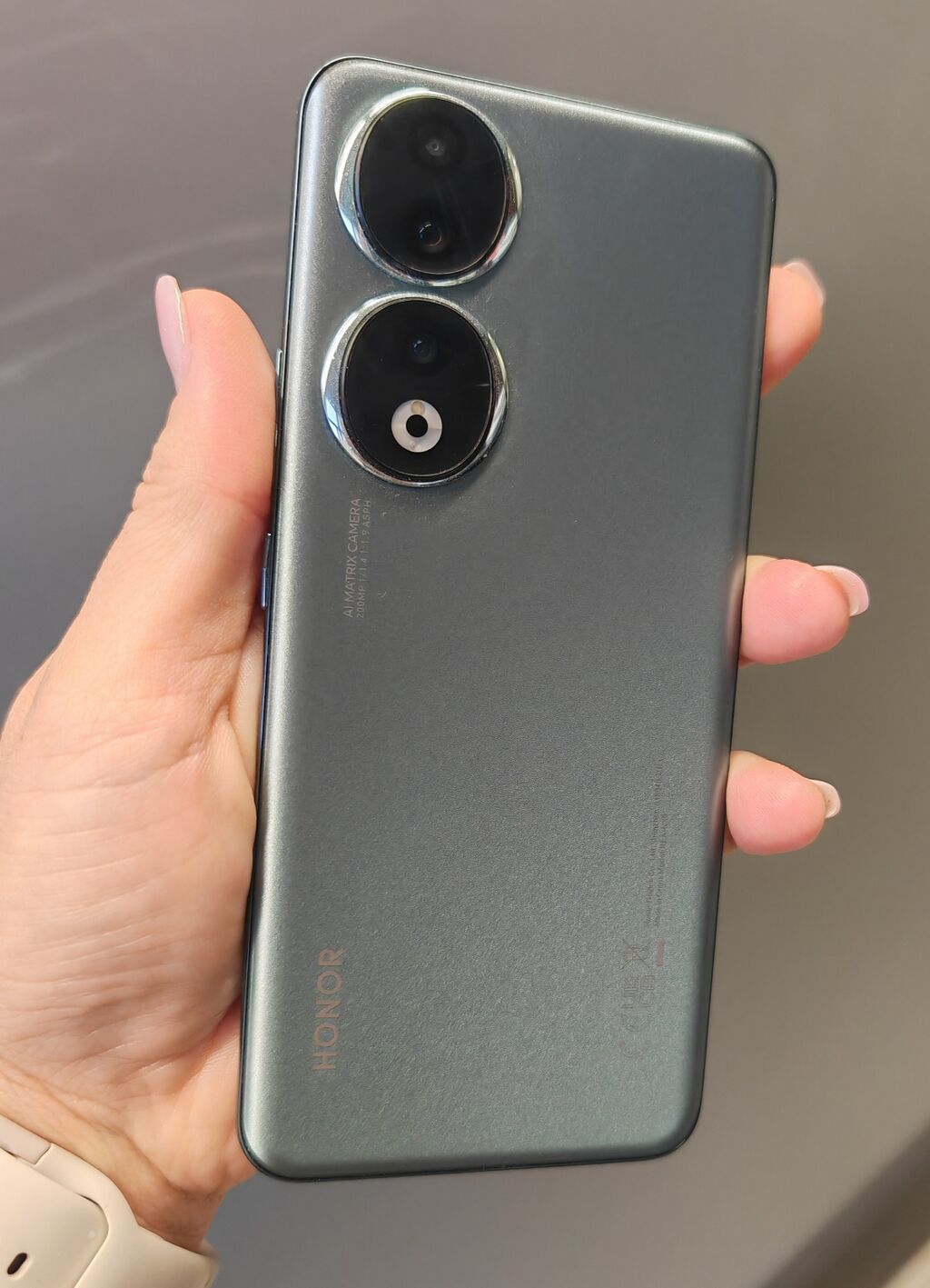 HONOR 90 – 12 GB RAM + 512 GB memorije Glavne karakteristike: -