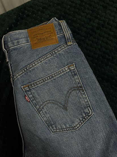 Nove Levis Ribcage Wide farmerke / W26 L30