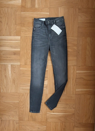 Nove Zara skinny farmerke sa etiketom