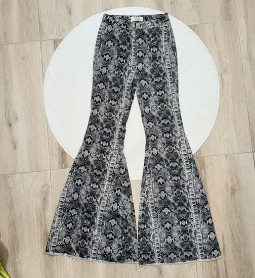 Farmerke zmijski print 34