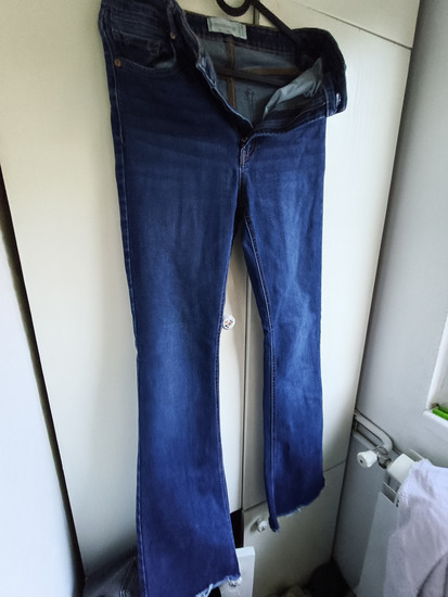 Steadivarius zvonaste farmerke 38