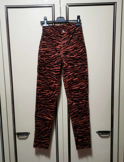 HM tigraste highwaist farmerke S