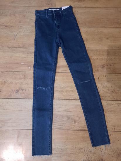 Zara nove farmerke 32