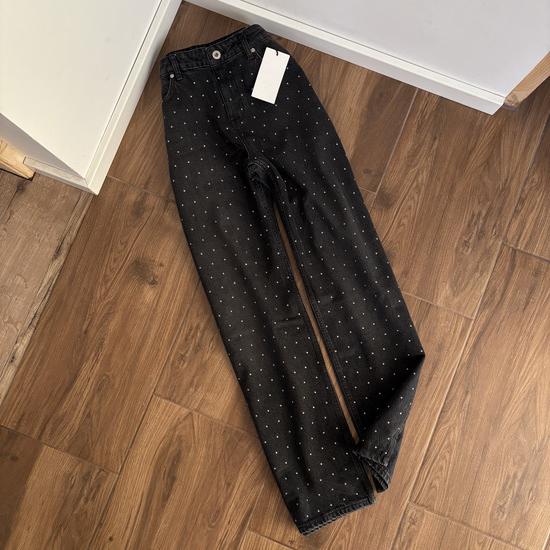 Zara lepe moderne sive farmerice sa nitnama Novo