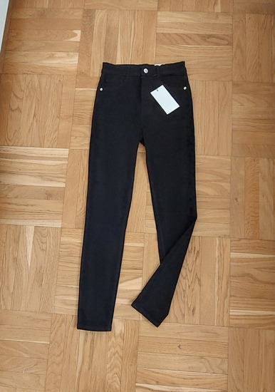 Nove Zara sculpt farmerke sa et-nova kolekcija