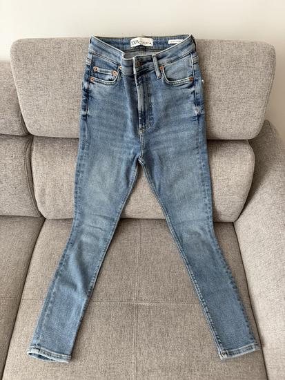 Zara farmerke 34 **** 1100 din ***