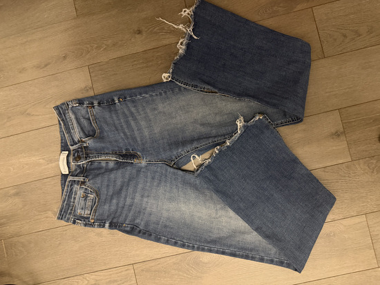 Stradivarius Zvono Farmerke Velicina 38