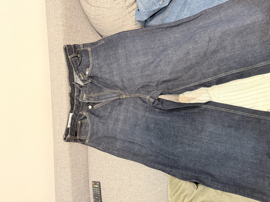 zara farmerke/pantalone