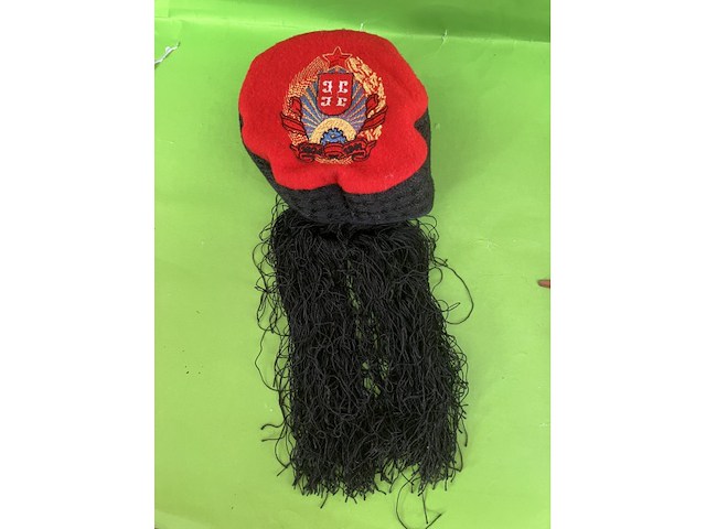 Licka kapa sa grbom Srbije