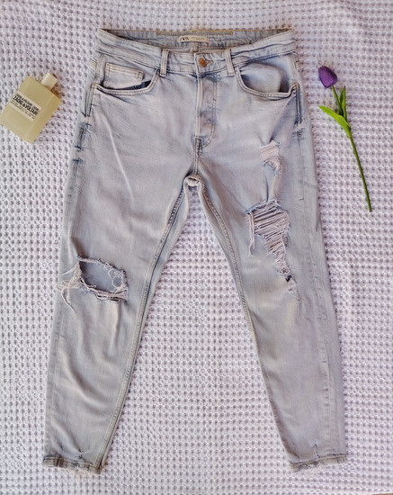 ZARA svetle iscepaned farmerke L XL XXL 42