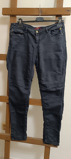 Bershka crne farmerke
