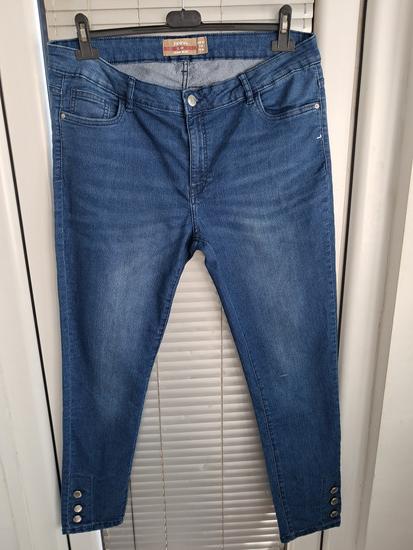 Janina stretch farmerke sa dugmicima vel 44