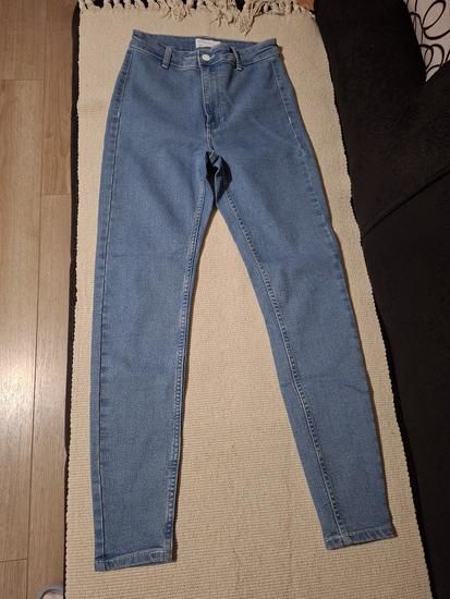 Bershka farmerke NOVO