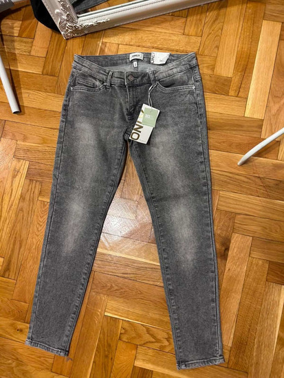 Nove farmerice sa etiketom, pune elastina