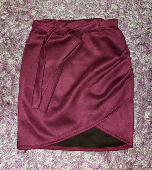Plišana bordo suknja