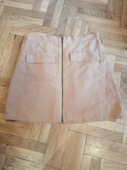 Krem suknjica na kopcanje