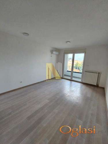 Moderan stan u jednoj od najlepših zgrada u Novom Sadu